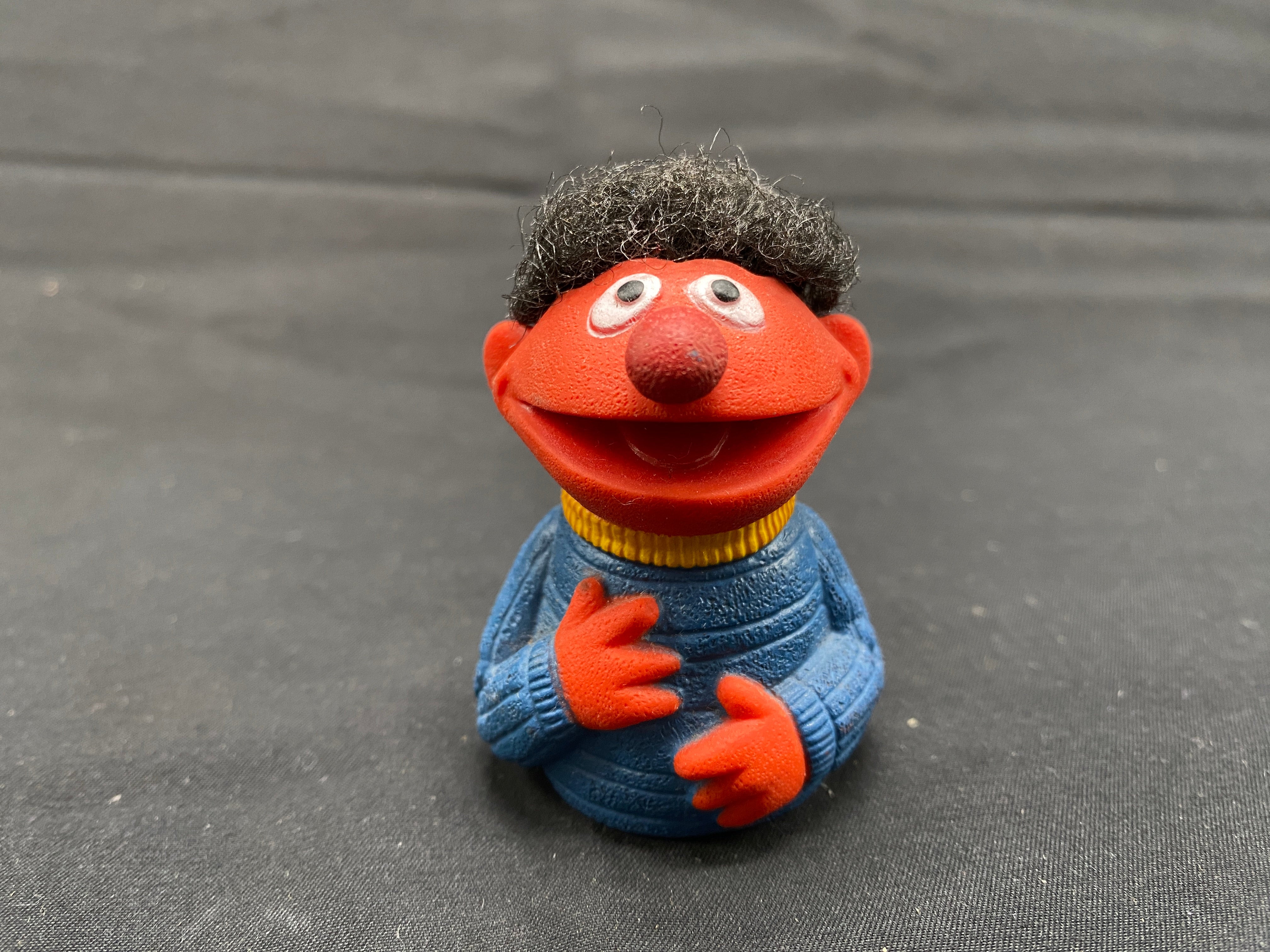GABRIEL SESAME STREET ERNIE FINGER PUPPET - 1970S | Drtonguestoys.net